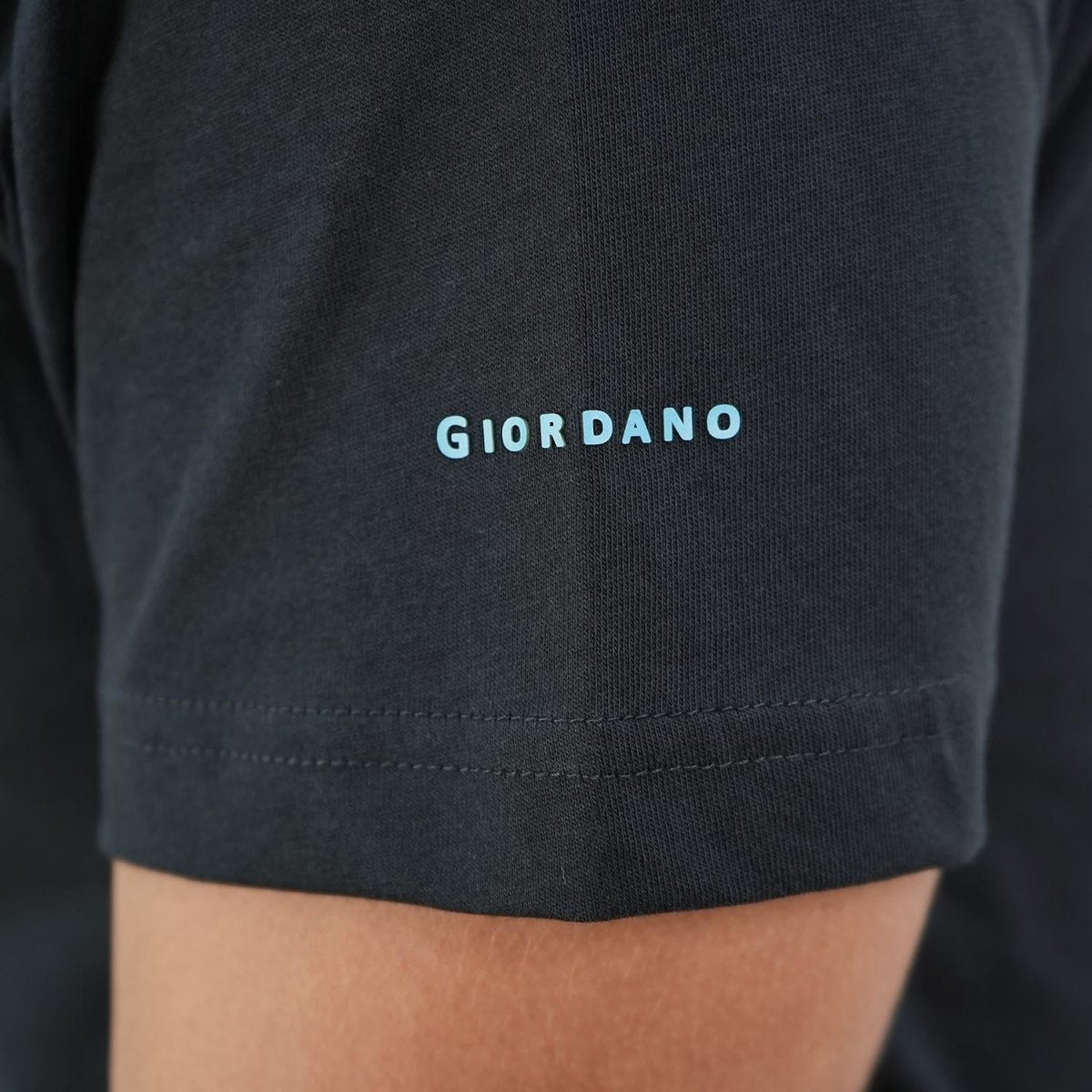 Men's Blue Cotton Crewneck Tee – Slim Fit Casual Essential | Giordano